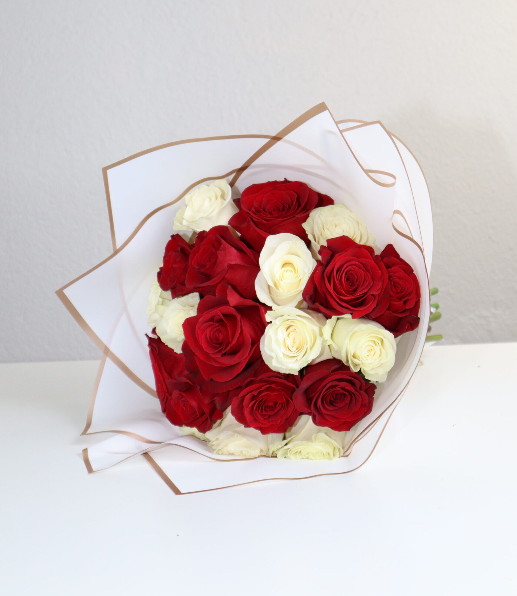 Bouquet Mixto Rosas Blancas y Rosas Rojas - Tulip